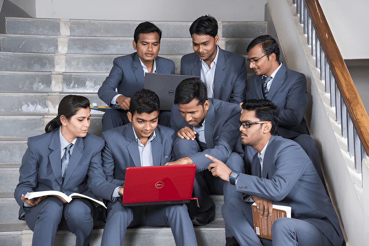 Top 12 Non-IIM MBA Colleges in India 2025 | Rankings, Fees & Placements